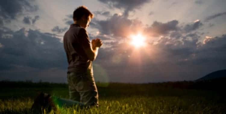 APRENDE CÓMO REZAR LOS MIL JESUSES Y POR QUÉ SE HACE