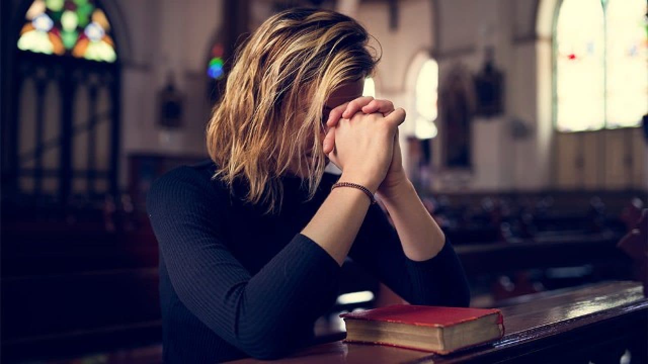 PODEROSA ORACION DEL DESESPERO PARA ATAR A UN HOMBRE